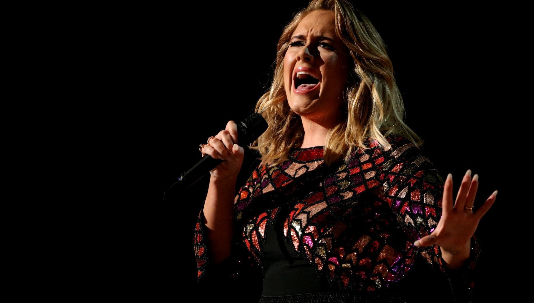 Adele convince Spotify a togliere lo shuffle dagli album - la Repubblica