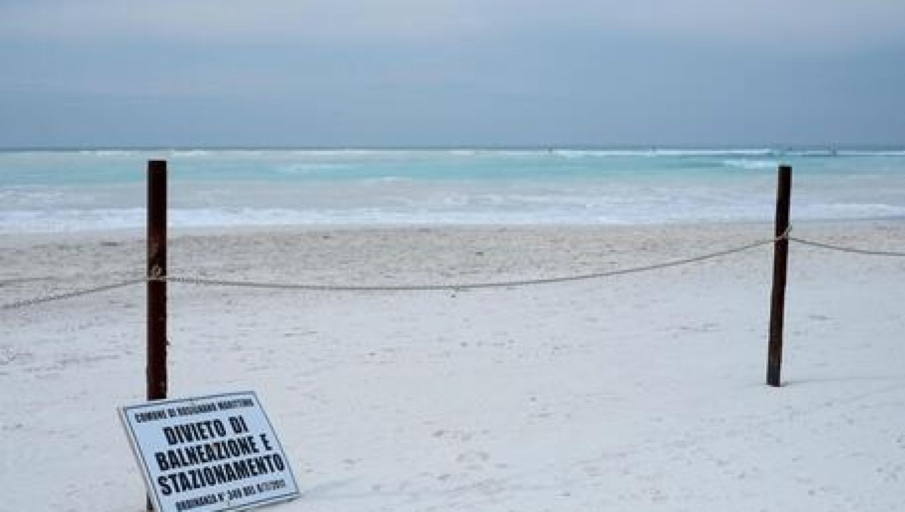 Solvay, la lunga storia (inquinata) delle spiagge bianche di Rosignano ...