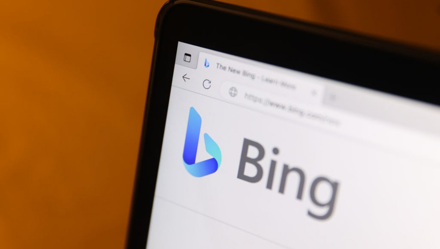 Il nuovo Bing (che usa ChatGpt) fa già degli errori. Ma non dovrebbe ...