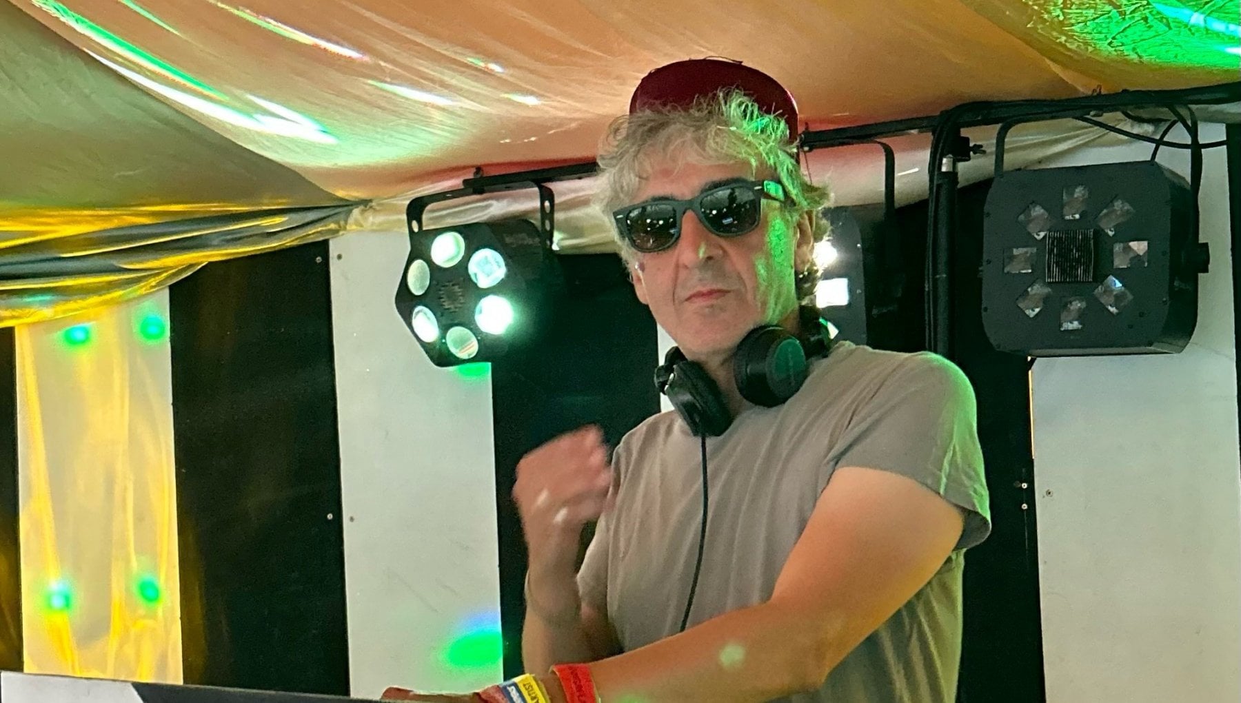 Pony Montana, il dj ristoratore che somiglia ad Al Pacino e insegna a ...