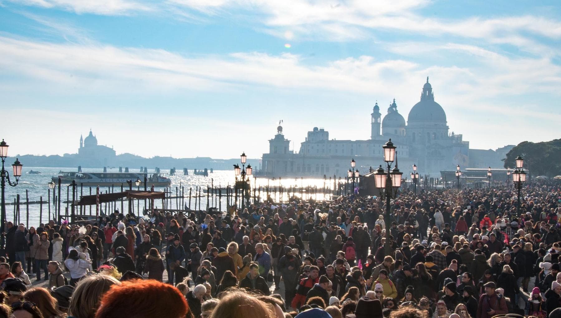 Perché l’overtourism sta diventando un problema: crescono le emissioni ...