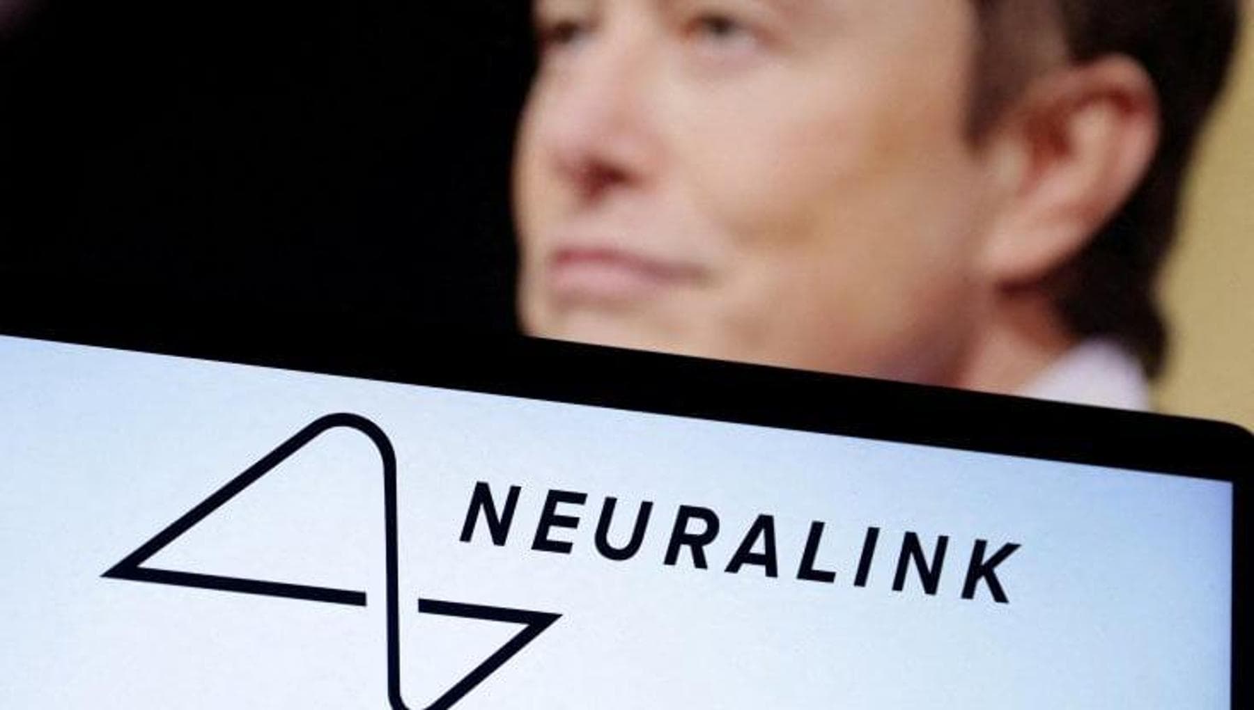 Musk, Neuralink ha installato il primo impianto cerebrale su un essere ...