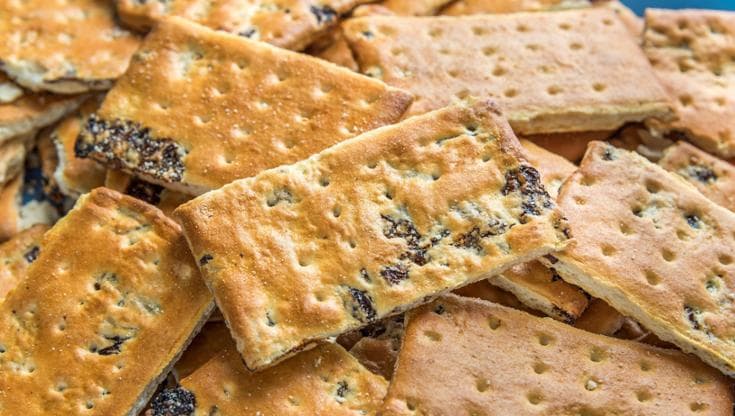 Cosa sono i “Biscotti Garibaldi” citati da Re Carlo (e perché in Italia ...