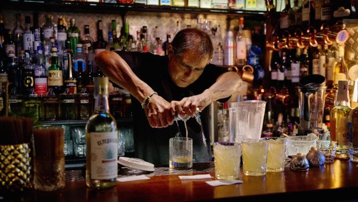 Tommy's Margarita, da cocktail della casa a mito mondiale. Il bartender ...