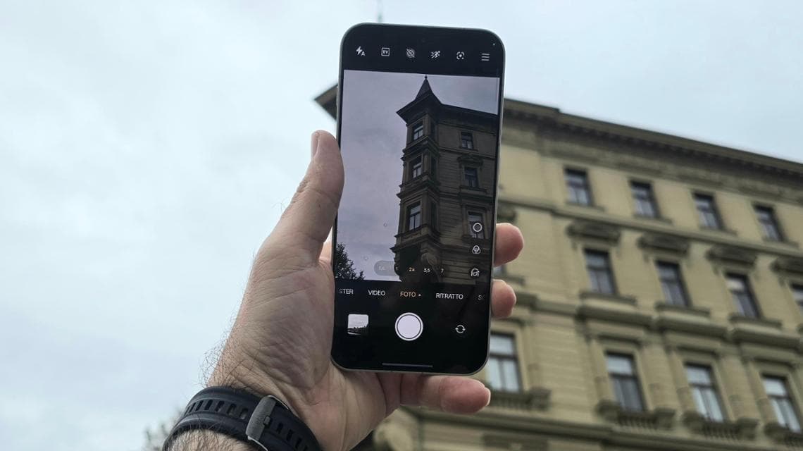 OnePlus 15, la recensione: tanta potenza, batteria super, ma la ...