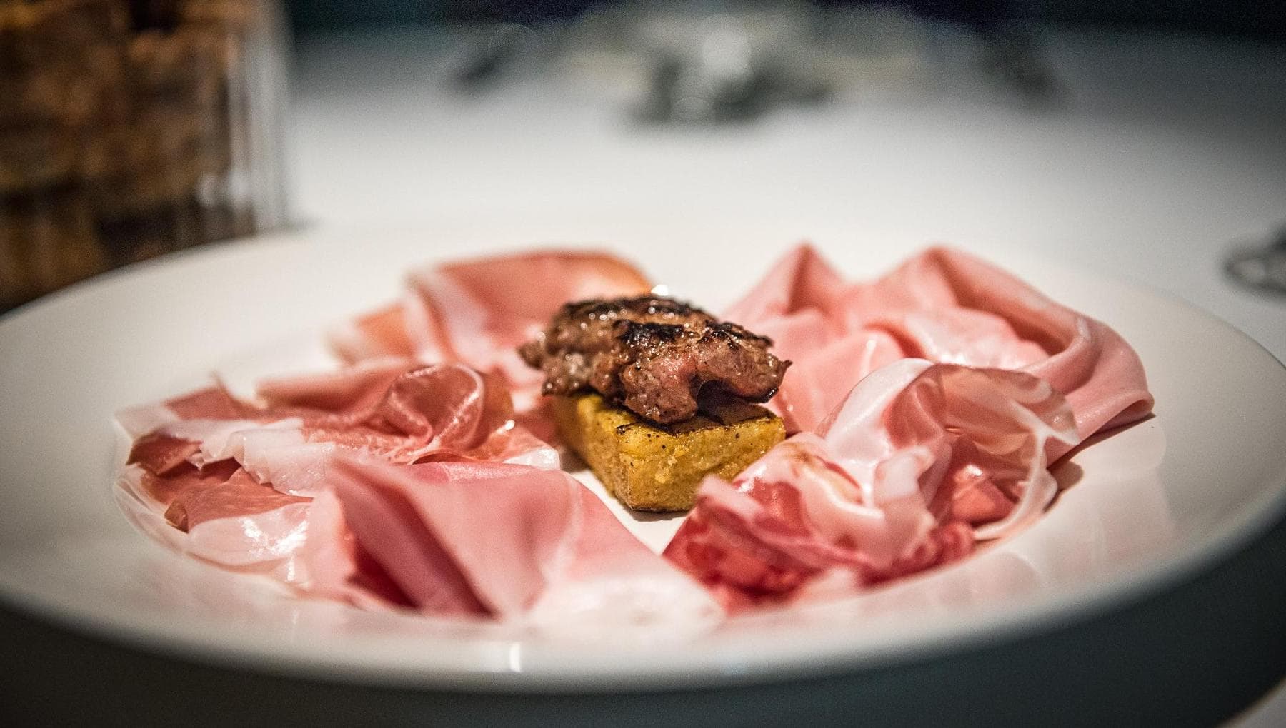 La vecchia salumeria trasformata in ristorante diventata una delle ...