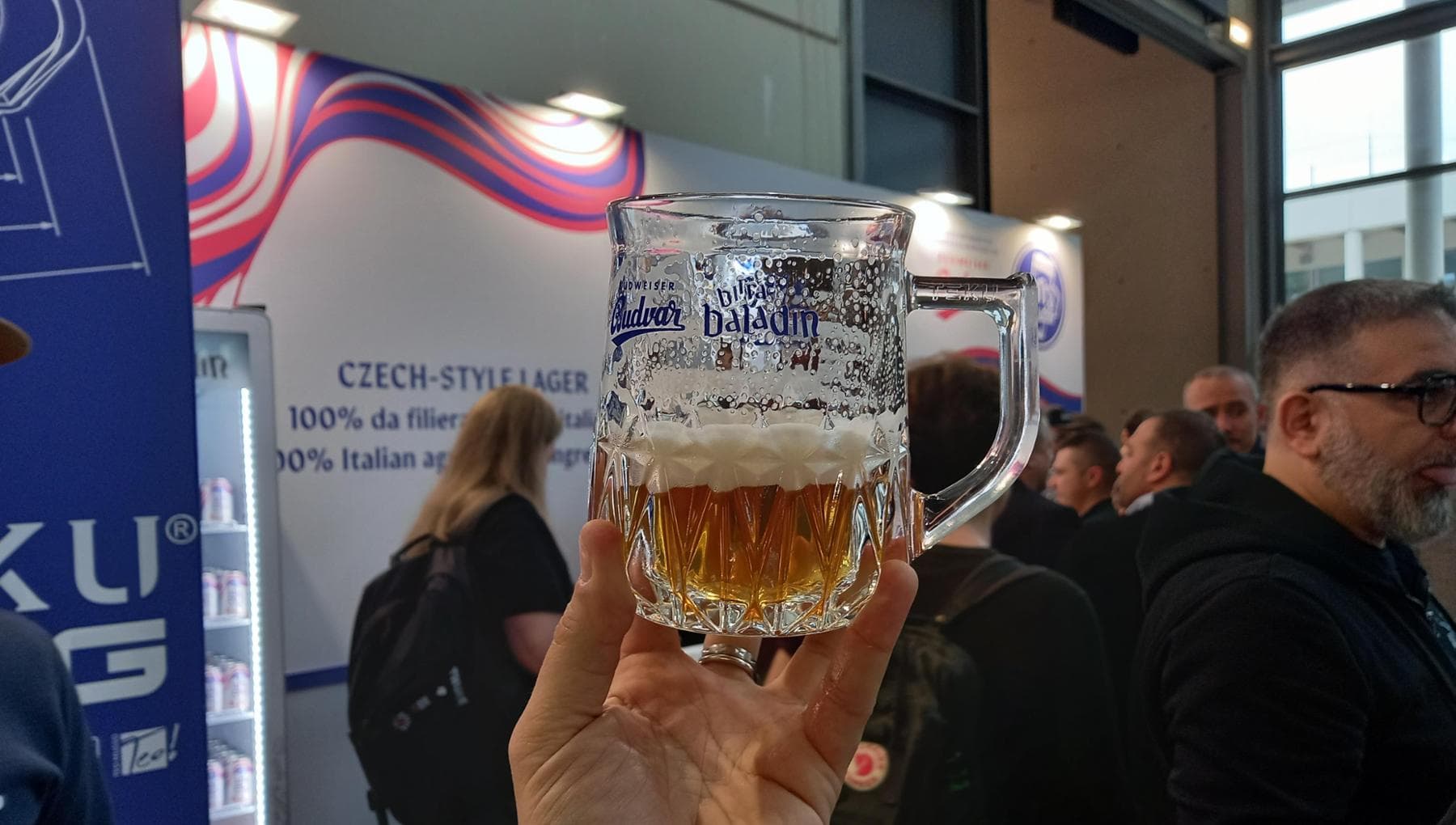 Il bicchiere simbolo della birra artigianale compie 20 anni: Baladin ...