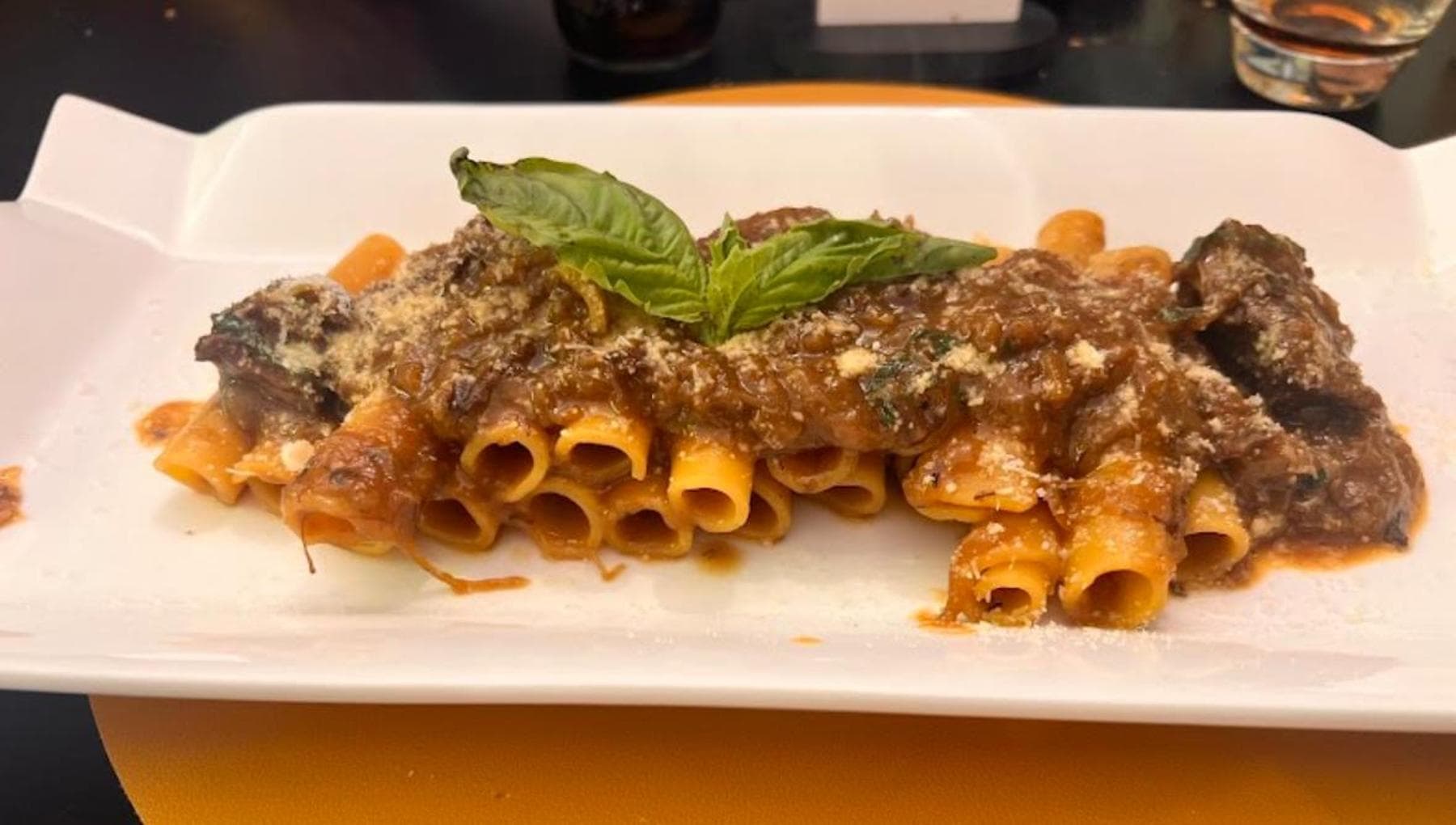 Napoli, tra botteghe, pizze e pasticcerie rinasce il quartiere Sanità ...