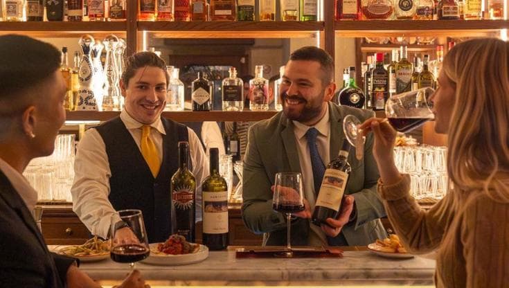 Vecchie annate, tris di calici e caraffe: ricetta Frescobaldi per far ...