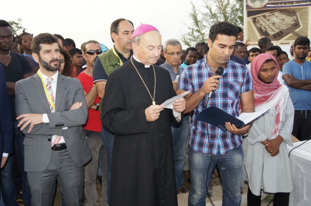 Il vescovo Cacucci nel Cara di Bari, preghiera interreligiosa per le ...
