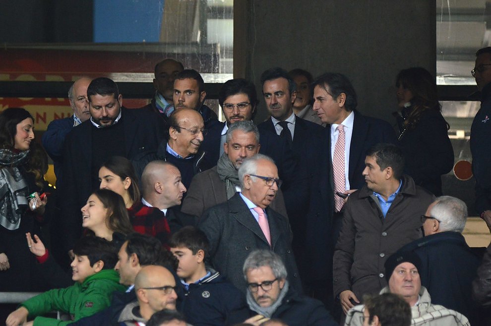 Moggi in tribuna: il saluto con Paparesta dopo Calciopoli - la Repubblica
