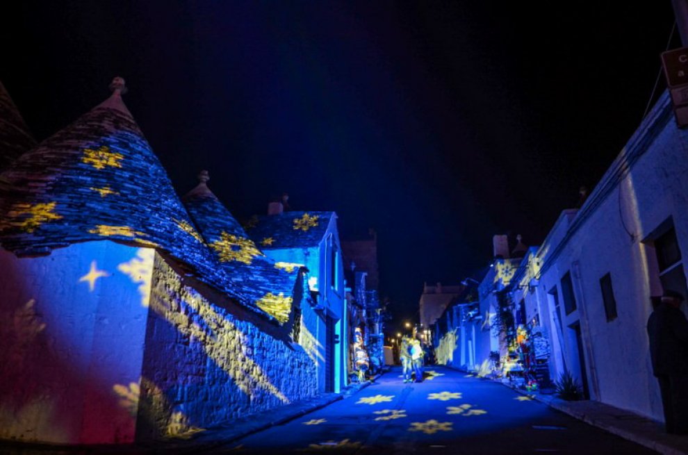 Alberobello, torna la magia delle luci di Natale sui trulli - 1 di 1 ...