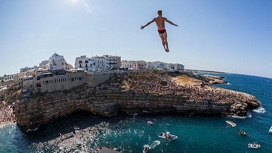 Tuffi, torna lo spettacolo a Polignano: a luglio la nuova tappa dei ...