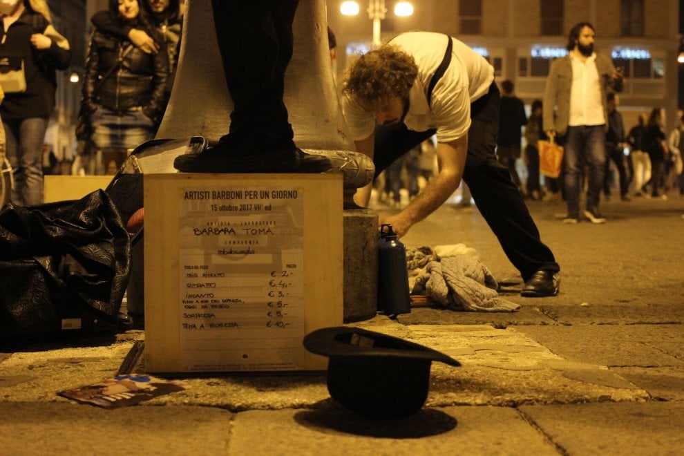 'Barboni per un giorno': 50 artisti in piazza a Lecce - la Repubblica