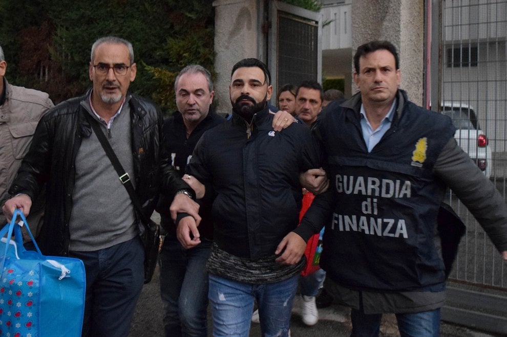 Bari, l'arresto di Tommy Parisi: blitz con l'elicottero a Japigia - la ...