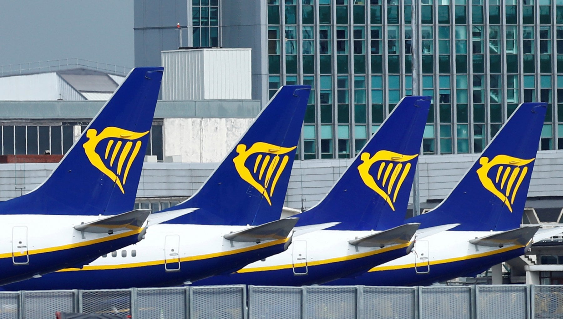 Ryanair aumenta del 25% i voli da e per Bari: altri 17 collegamenti ...