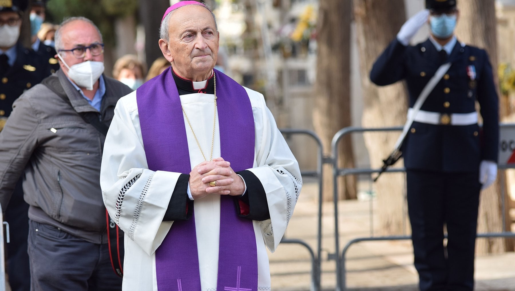 Bari, monsignor Cacucci positivo al Coronavirus: "Sintomi lievi, è in ...