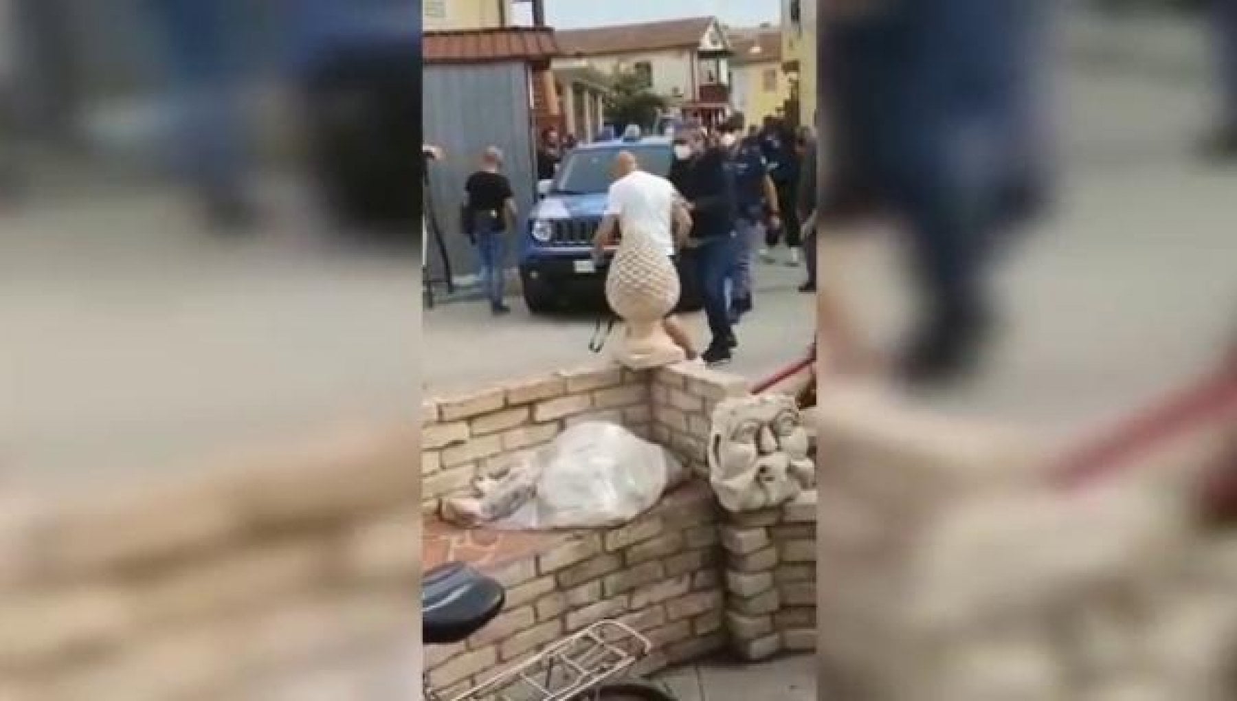 Aggressione a Brumotti, inviato di Striscia la Notizia: 2 arresti nel ...