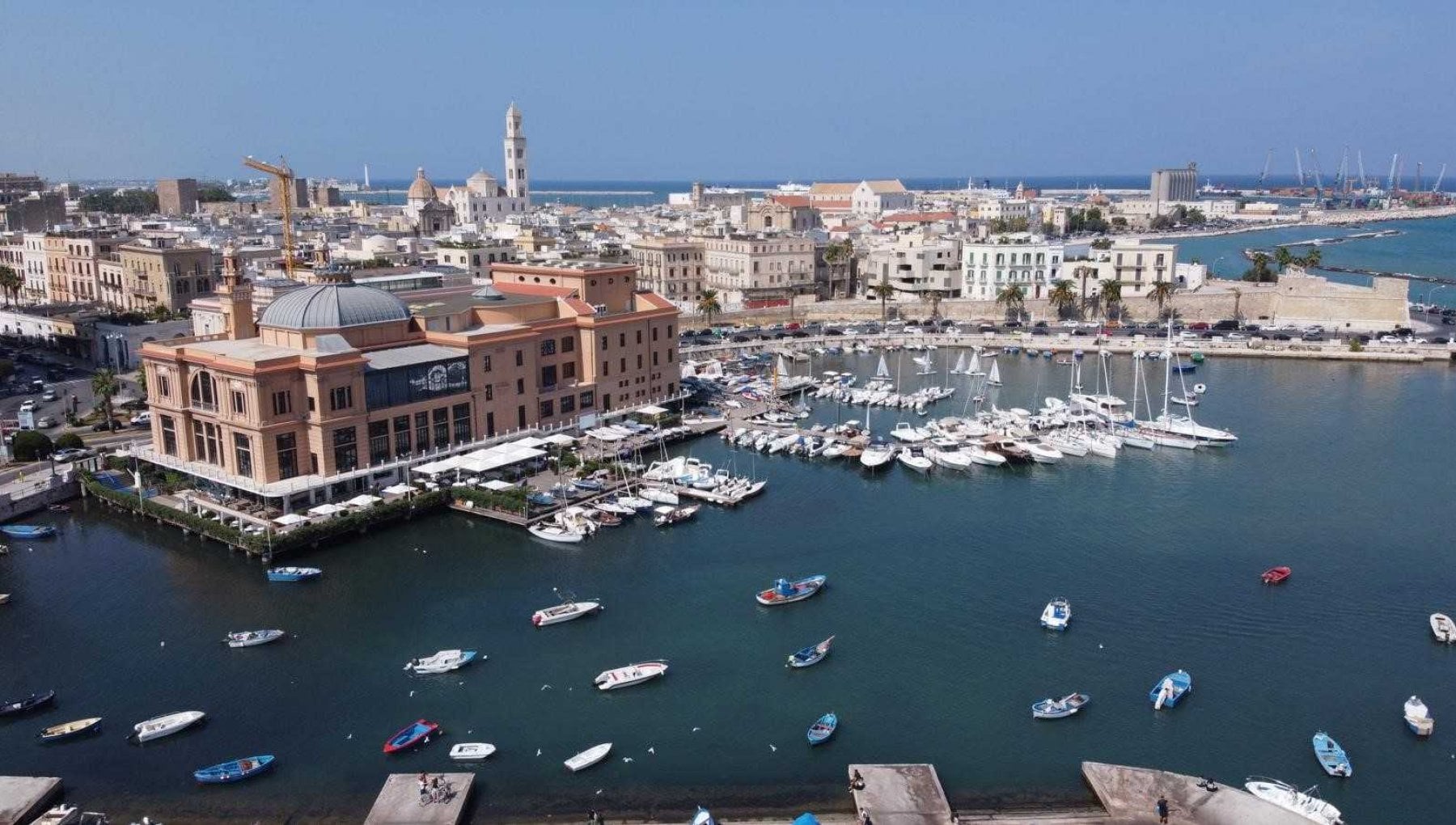 Lessico urbano. Il "genius" della città non è più una divinità, ma è l ...