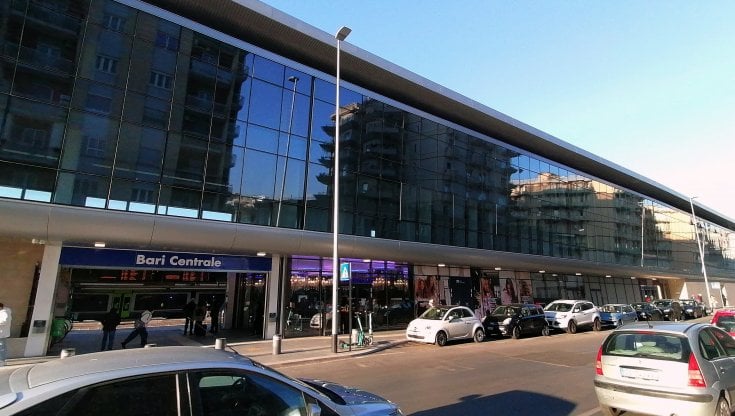 Bari, stazione Centrale in arrivo un autonoleggio in piazza Moro e una ...