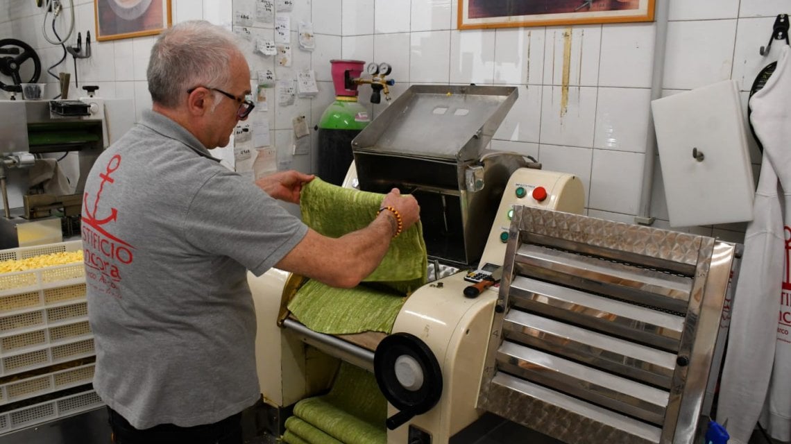 Botteghe storiche, la pasta di Ancora dal 1970 in via Giulio Petroni ...