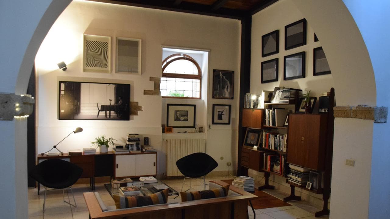 A casa di Angelo Ceglie, il loft a Bari vecchia come un set: “E’ il mio ...