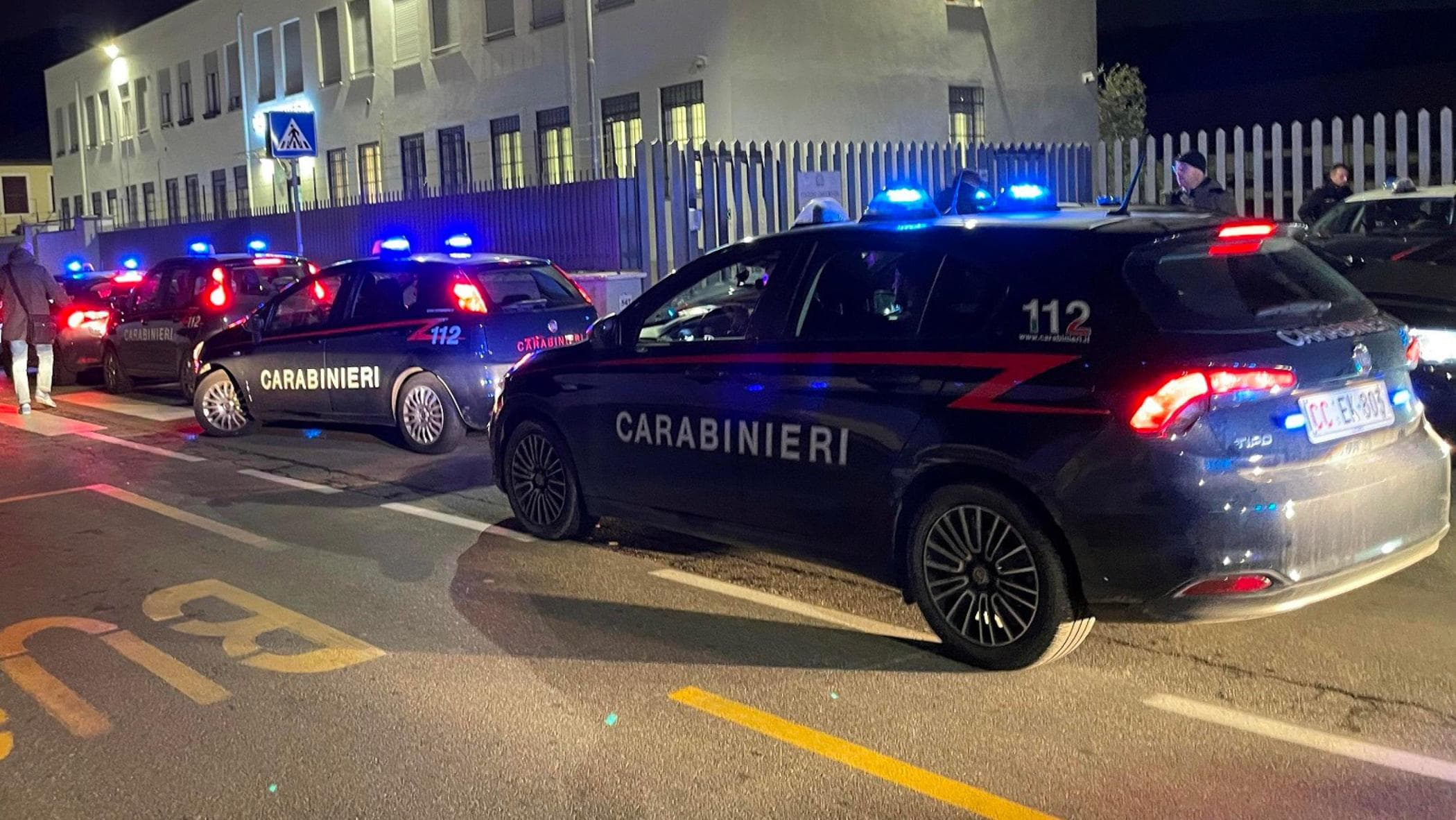 Bari, hanno rubato oltre 4mila elettrodomestici alla Mobilturi ...