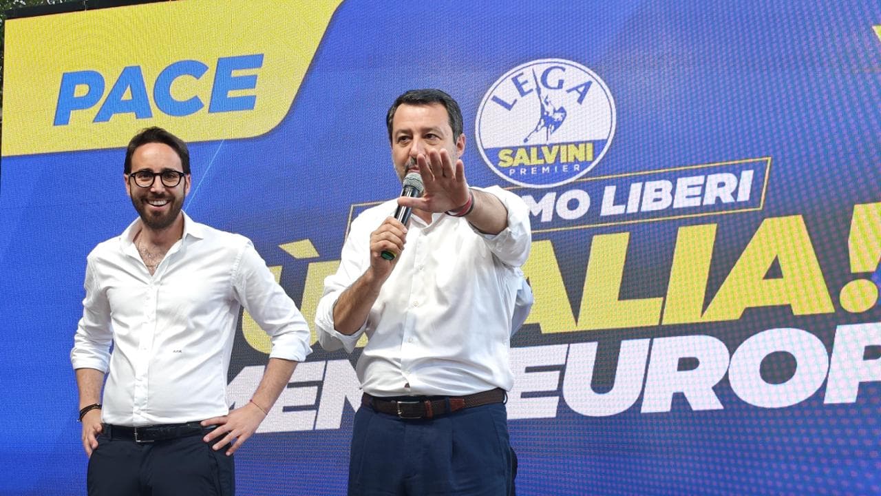 La grande manifestazione della Lega a Bari è un flop. Salvini davanti a ...