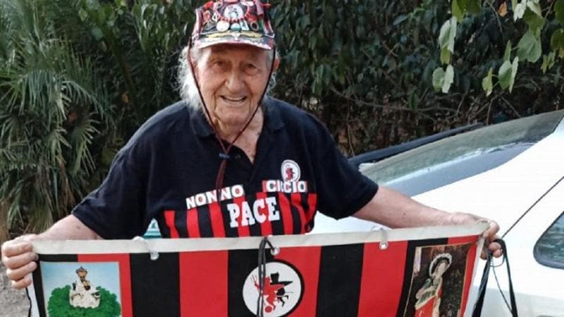 A 99 anni nonno Ciccio è “l’ultras più anziano del mondo”: Francesco ...