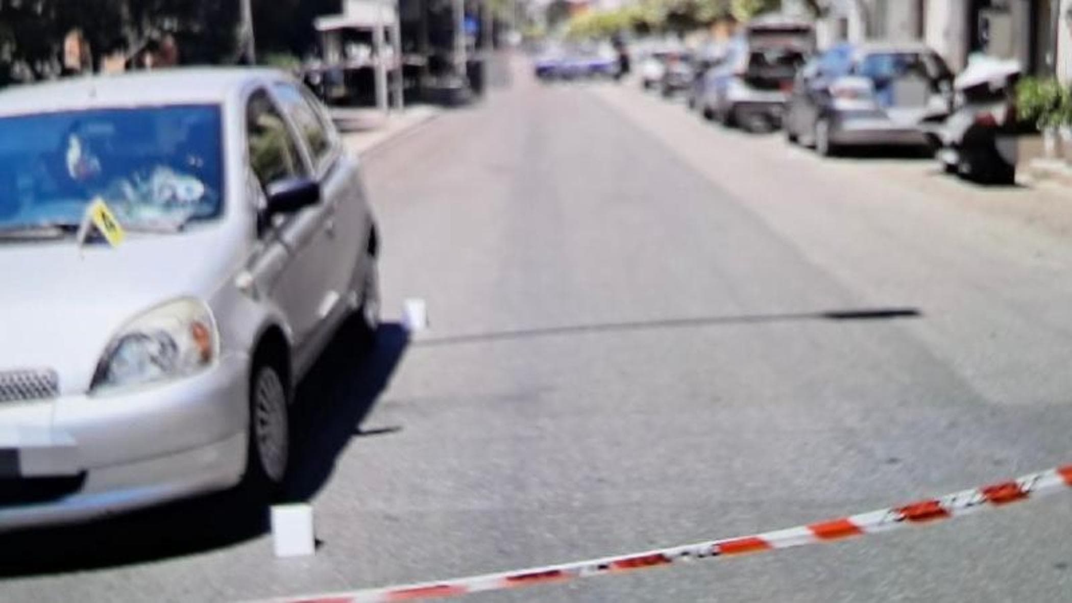 Accecato dal sole non vede un’anziana che attraversa sulle strisce e la ...