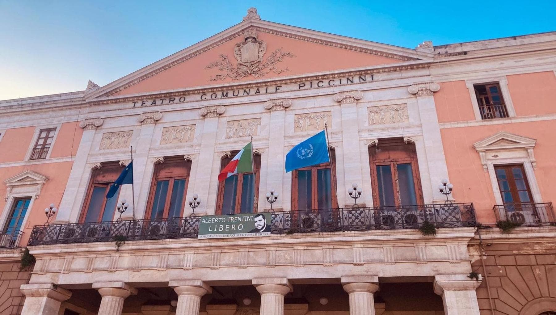 La bandiera dell’Onu sul palazzo del Comune di Bari: celebra la ...