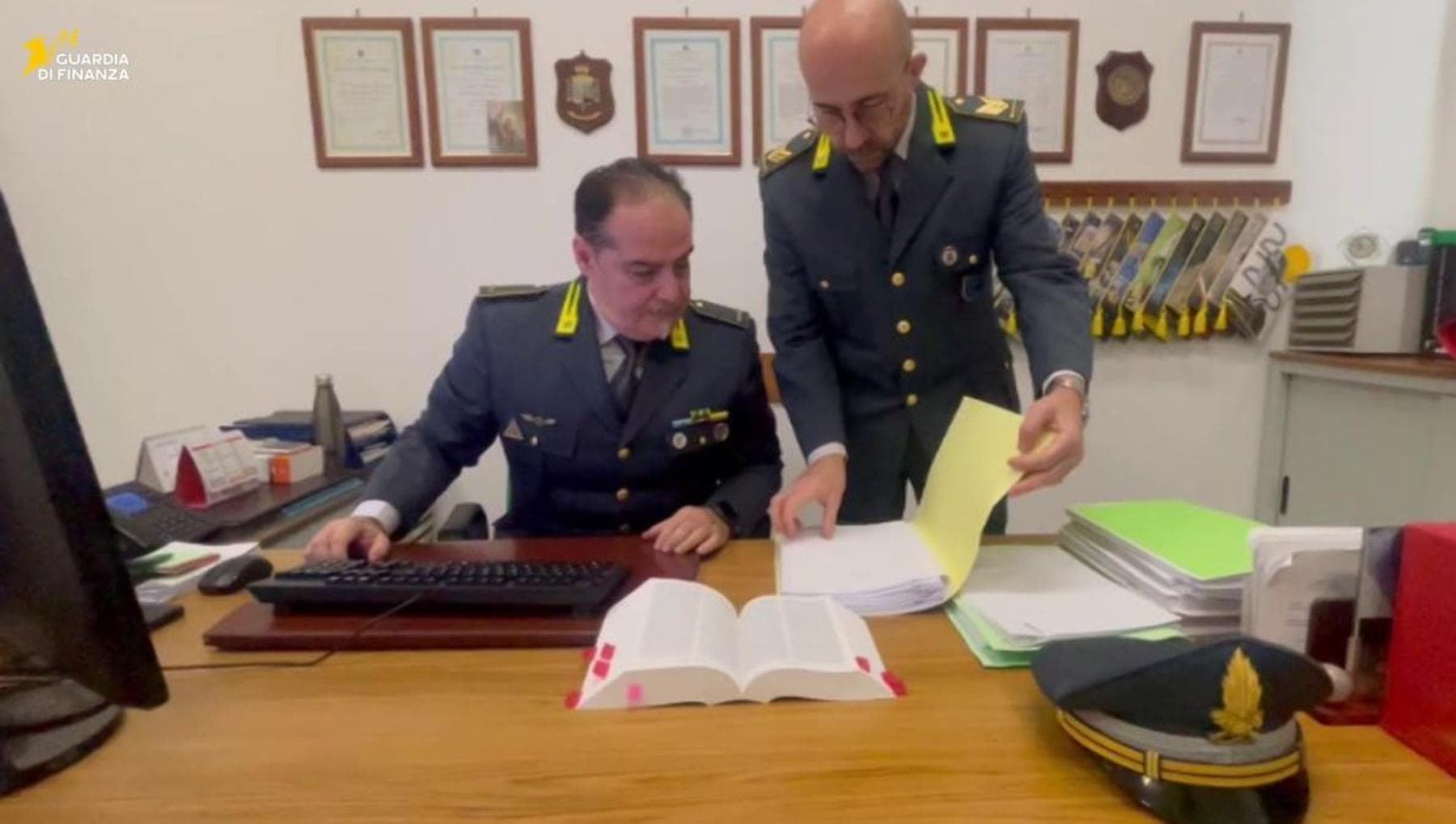 Mafia, beni per 330mila euro confiscati a uomo del clan Parisi ...