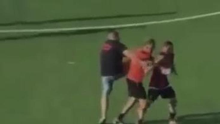 Taranto, la promozione sfuma al 94’: follia dei tifosi, invadono il ...