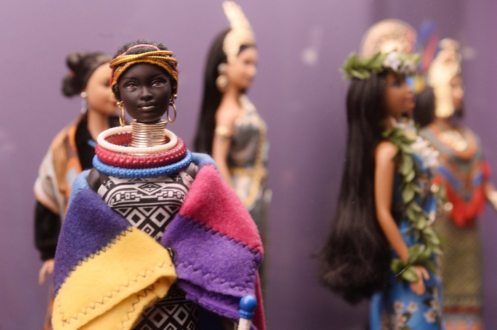 Molto più che una bambola. A Bologna in mostra Barbie, icona di stile ...