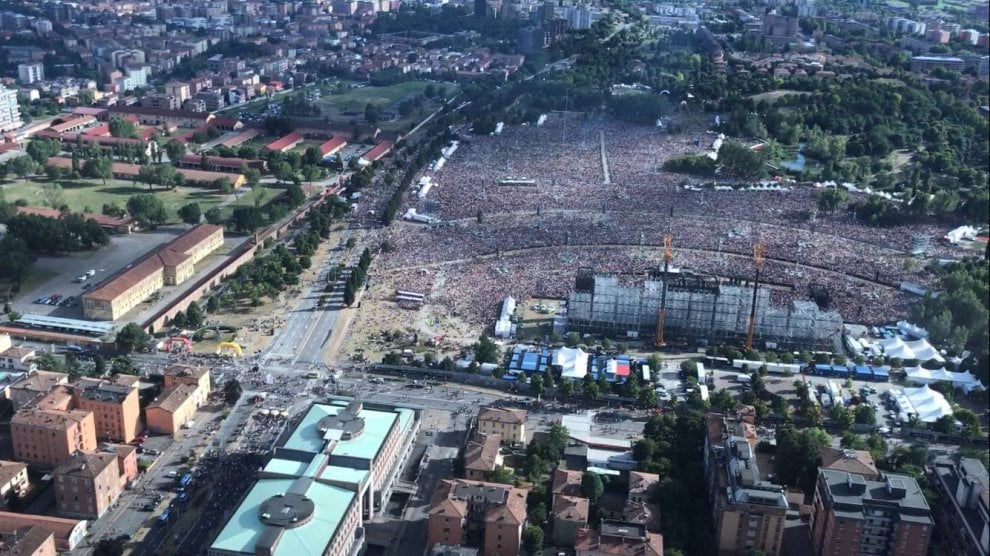 Concerto Vasco, la marea di fan del Modena Park vista dall'alto - la ...