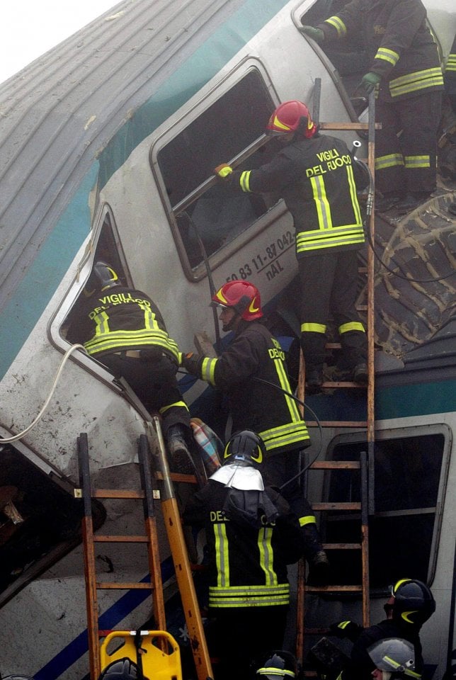 Strage di Crevalcore, 16 anni fa l'incidente ferroviario che fece 17 ...