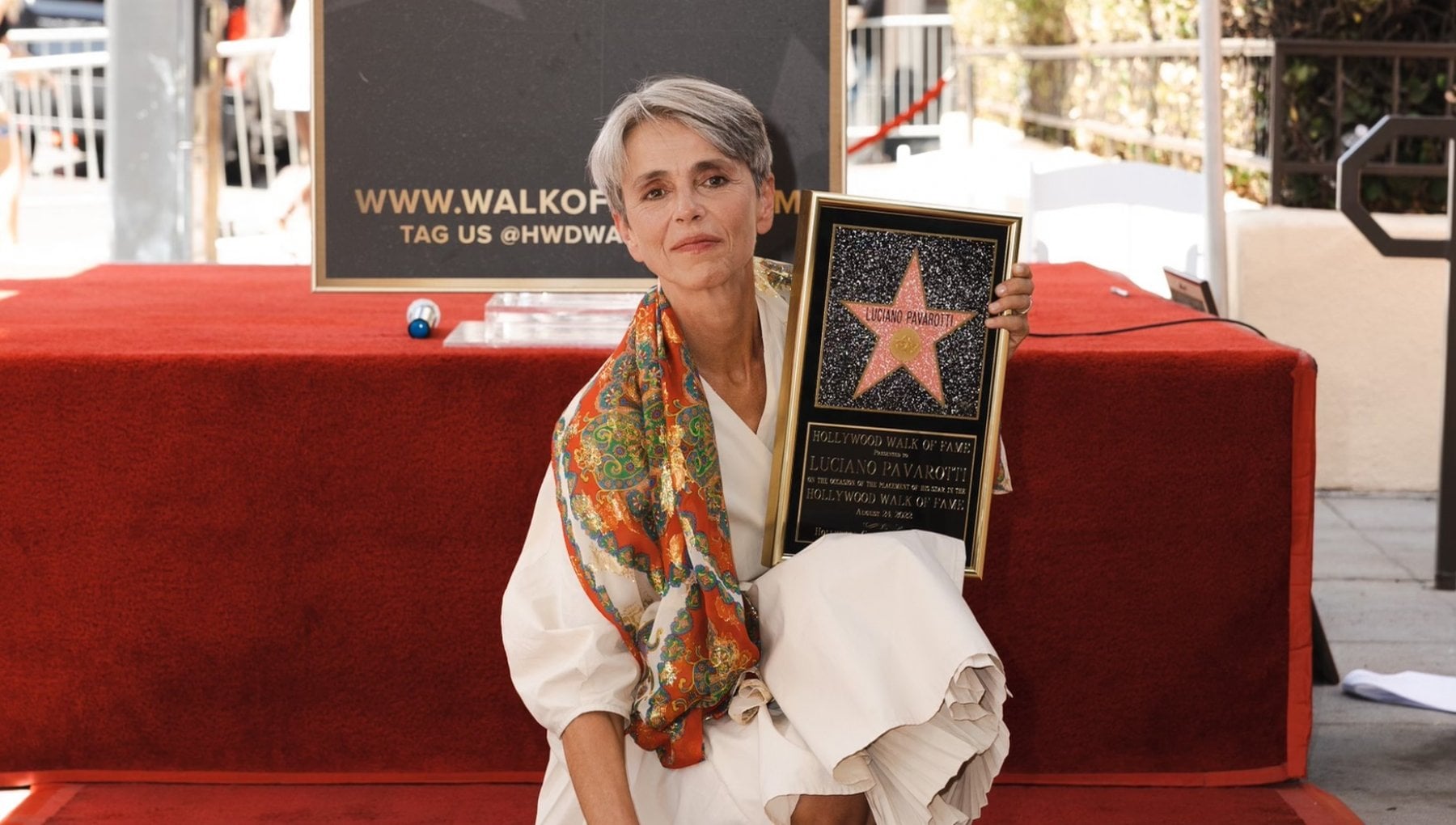 Hollywood, posata la stella di Luciano Pavarotti sulla Walk of Fame ...