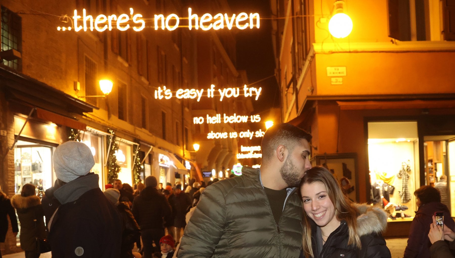 "Imagine", l'inno alla pace di Lennon illumina via D'Azeglio: le ...