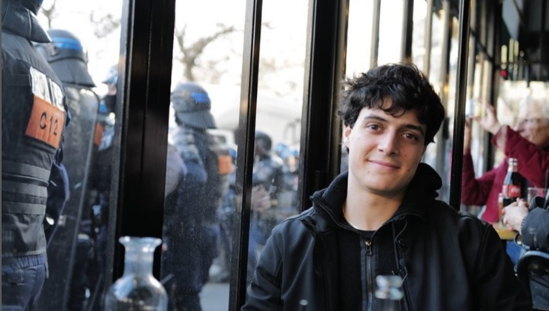 La provocazione dello youtuber Luis Sal: a Parigi in cerca di croissant ...