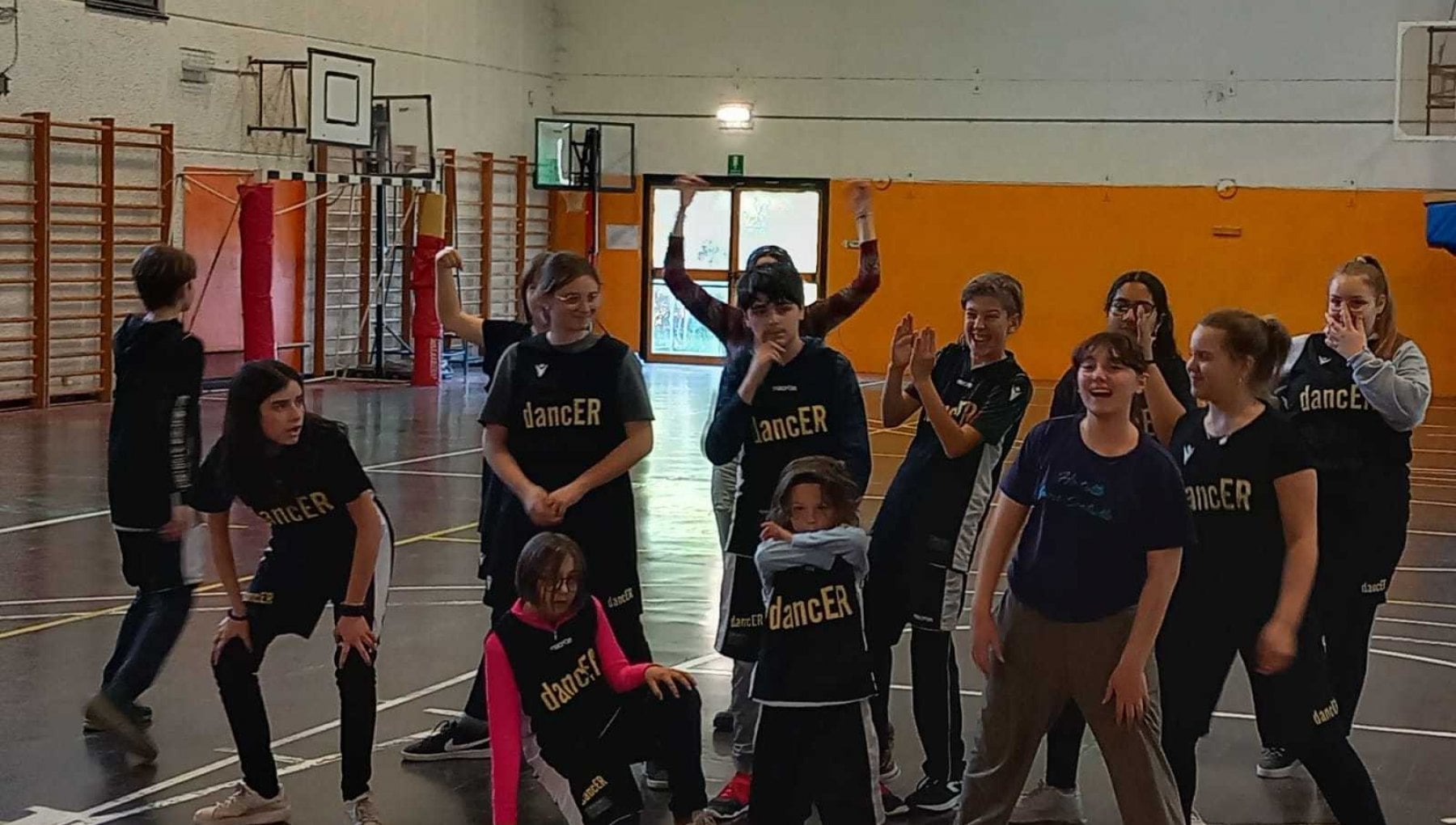 DancEr, 150 ragazzi ballano sul palco dell'Estragon - la Repubblica