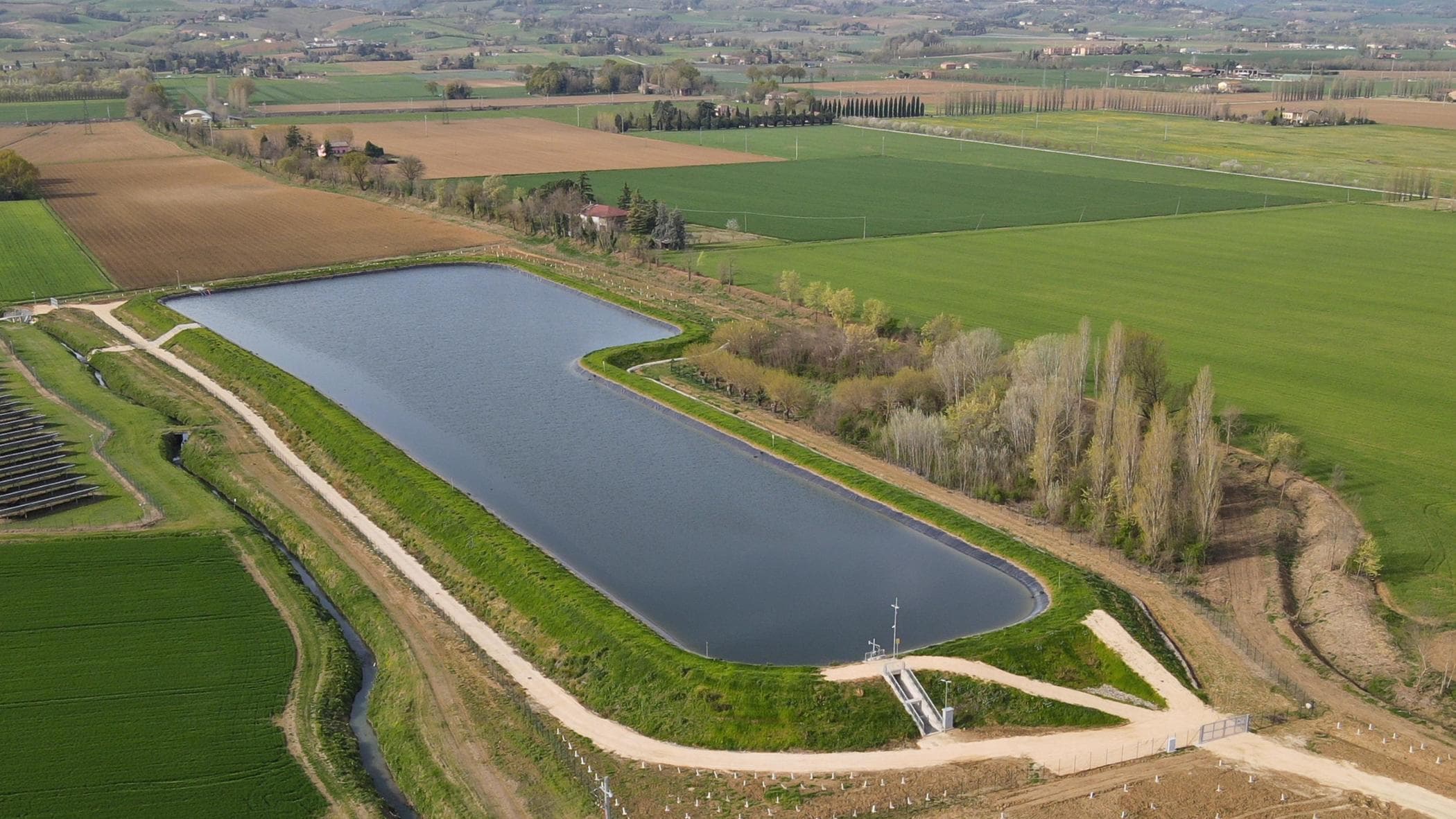 Un laghetto fra i campi per raccogliere le acque: la nuova arma contro ...