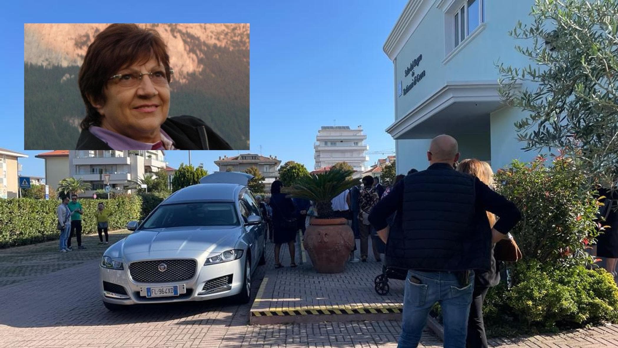 L'addio a Pierina Paganelli, uccisa con 17 coltellate. Rimane il ...