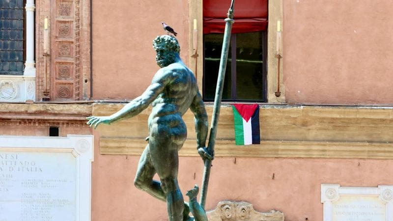 Il Comune di Bologna espone la bandiera della Palestina. La comunità ...