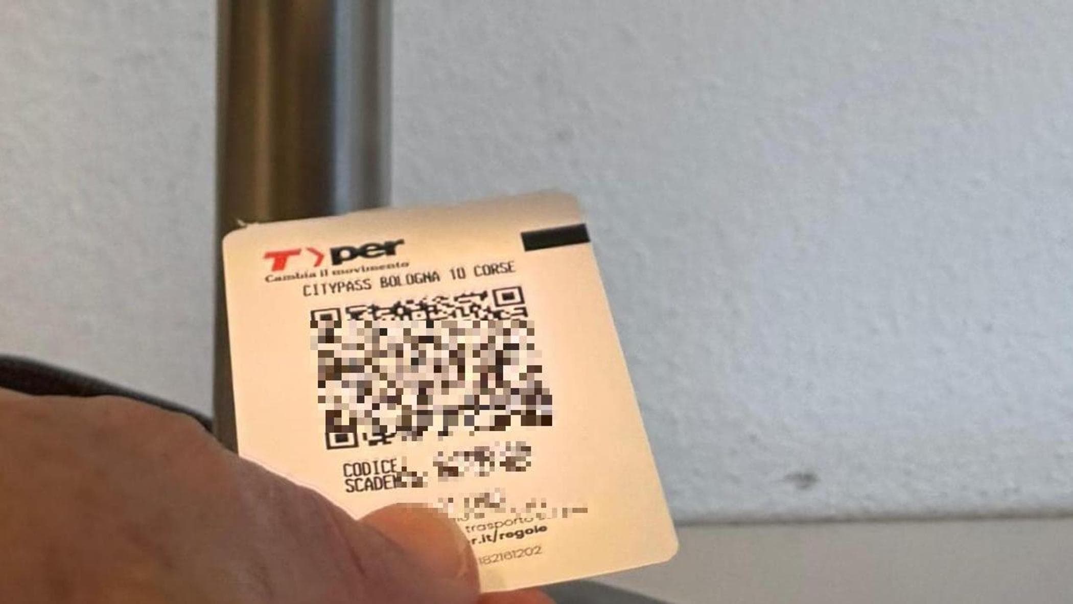 Tper, nel 2025 cambiano i biglietti: arrivano quelli col Qr code - la ...