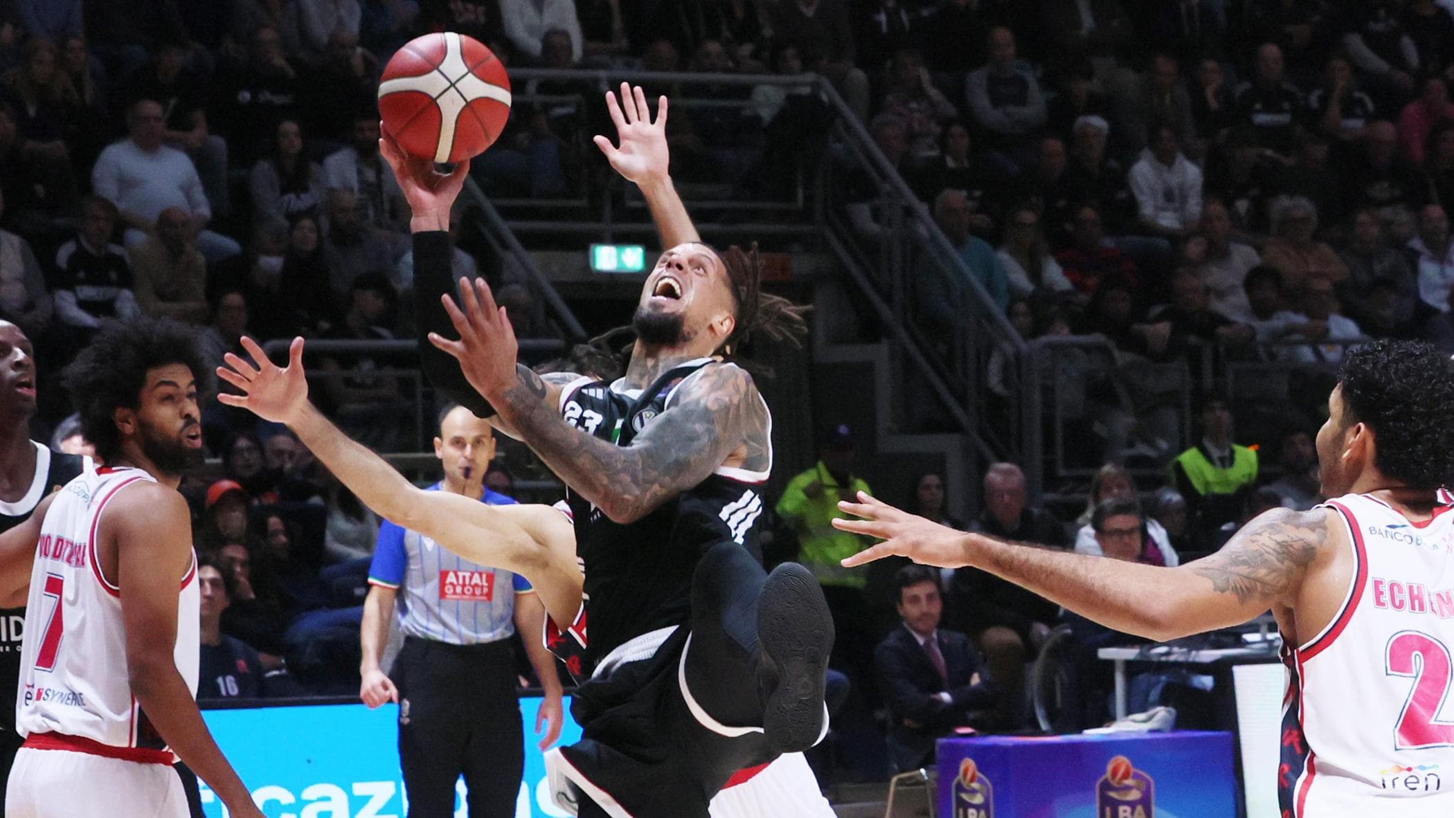 La Virtus batte Reggio all’ultimo respiro con le mani di Hackett - la ...