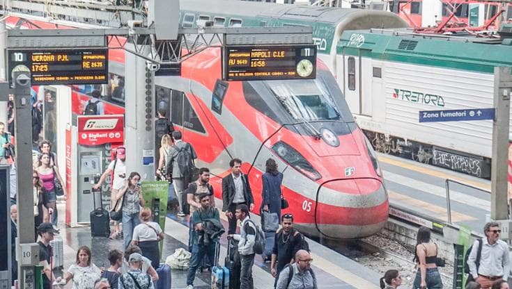 Treno fermo per un guasto, malori per il caldo fino a 40 gradi ...