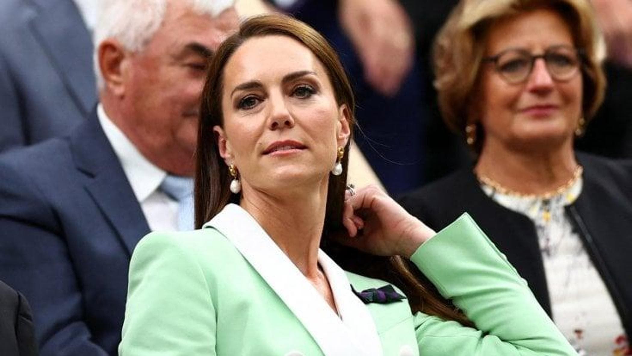 Kate in verde menta arriva a Wimbledon assieme all' "amico" Roger ...