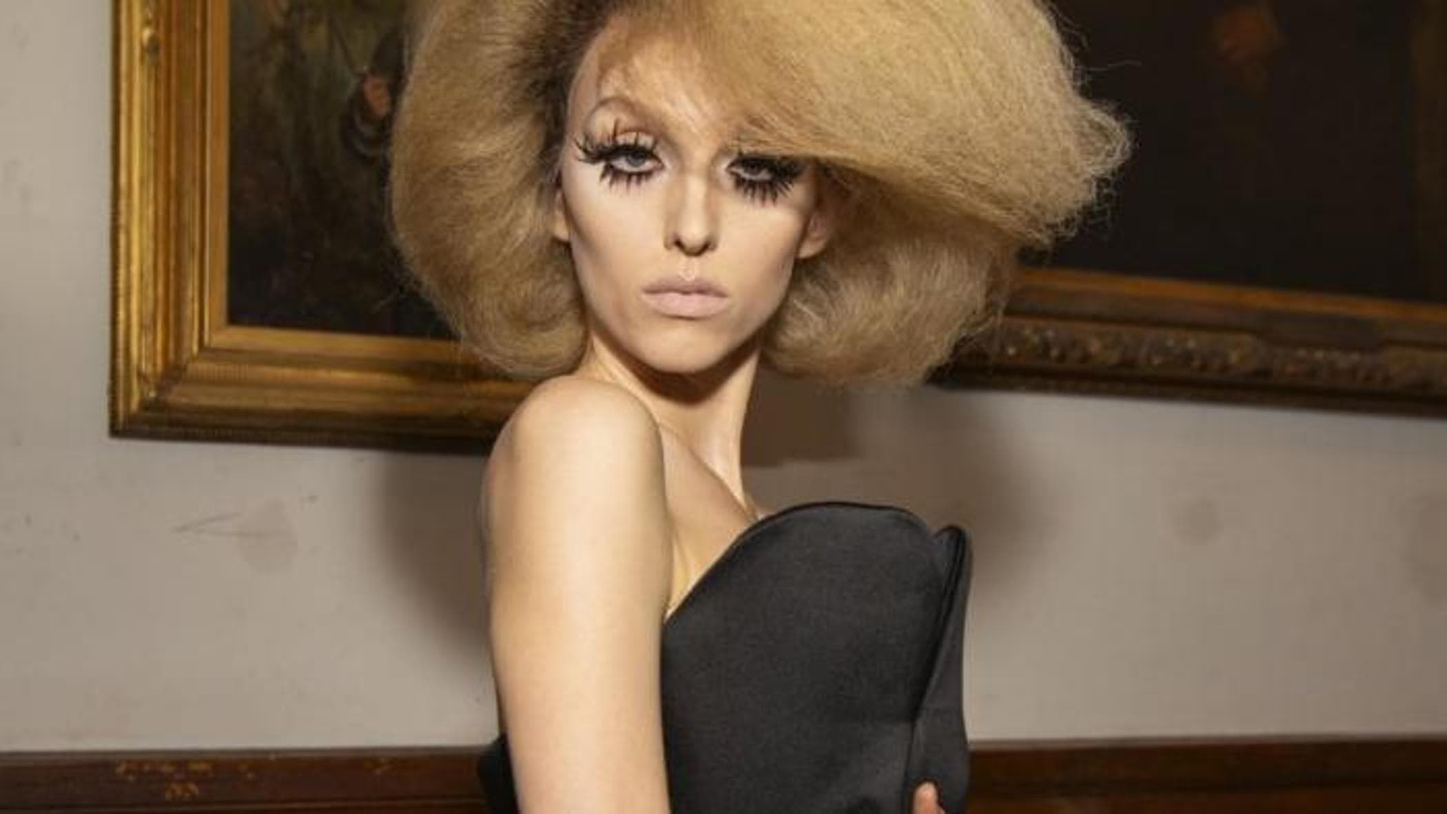 Acconciature esagerate: i segreti dell'hair stylist Duffy, tra ...