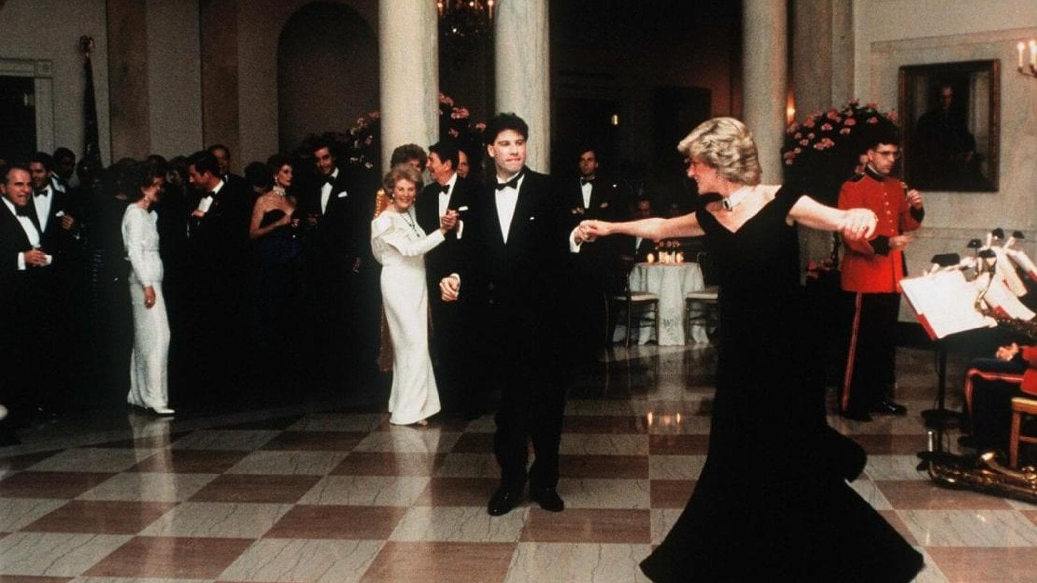 Lady Diana, l'abito nero indossato per ballare con John Travolta è ...