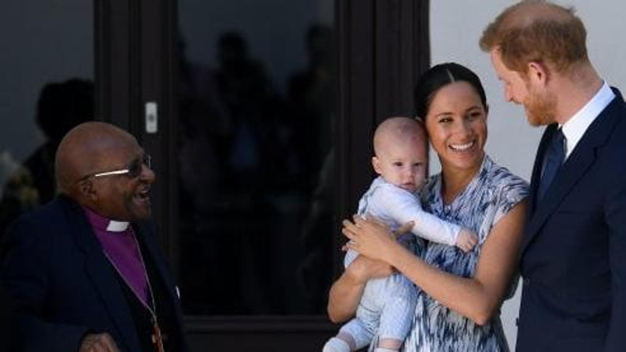 Le prime foto di Baby Archie in Africa, con mamma e papà in visita all ...